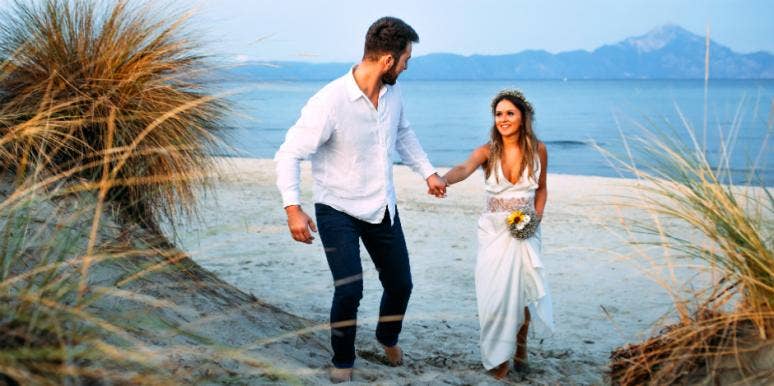 20 Best Tips Tricks And Other Romantic Beach Wedding Ideas Yourtango